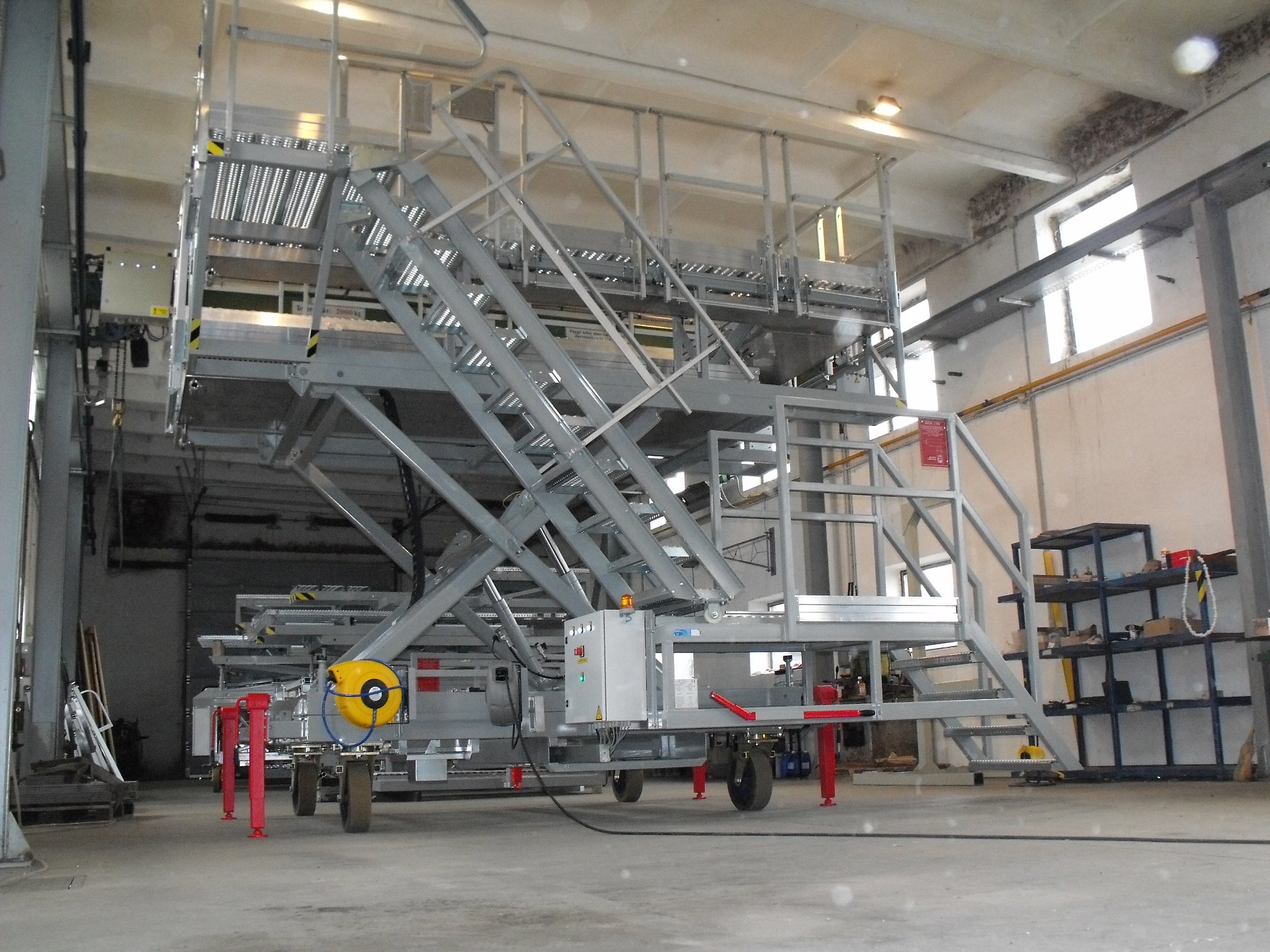 Lifting Tables for Aerospace Industry | Gép és Daru